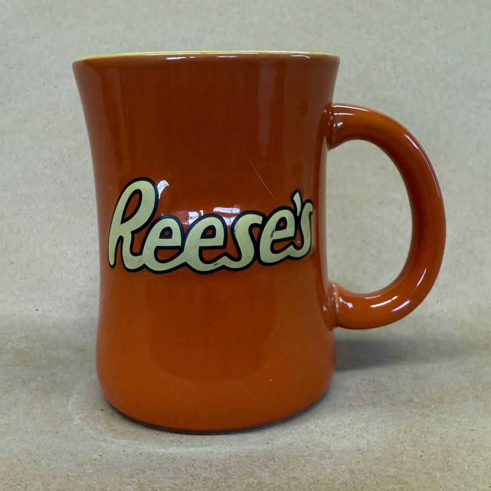Reese's Embossed Logo Mug – Mug Hunter
